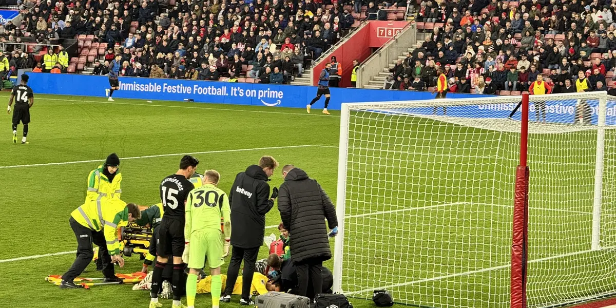 WATCH l Heart-Stopping Moment: West Ham Goalkeeper Injured in Horrific ...