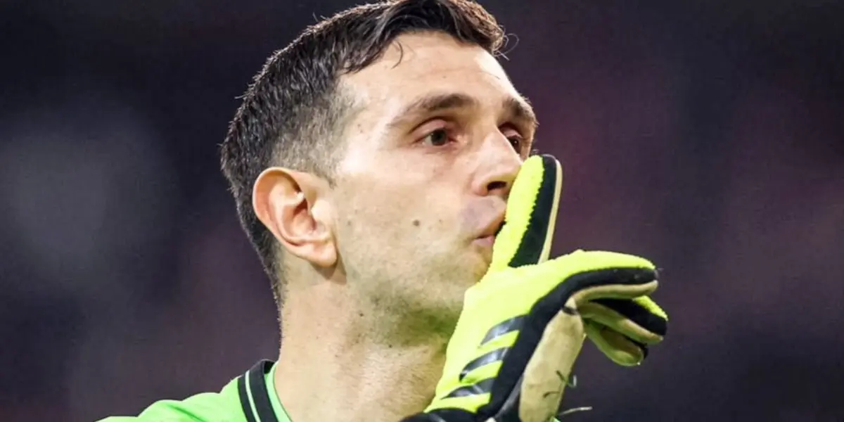 (VIDEO) After his fantastic save, Dibu Martínez's blooper with Aston Villa