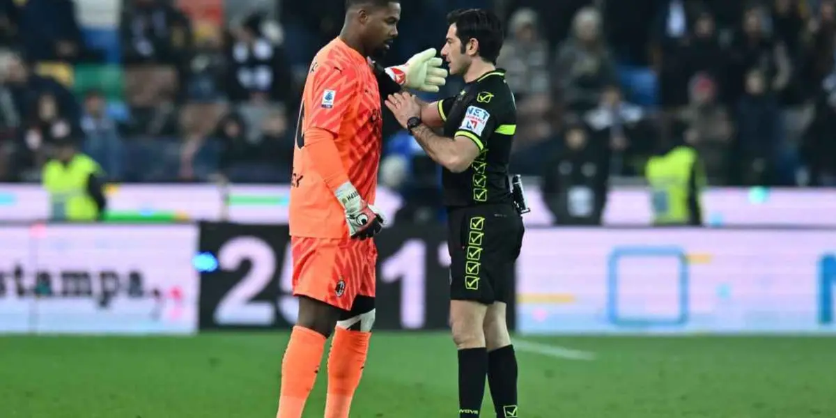 Mike Maignan leads the team off the pitch after receiving abuse from fans