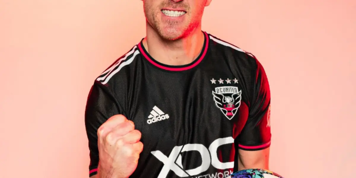 DC United unveils new logo... in a meme that's breaking on Reddit