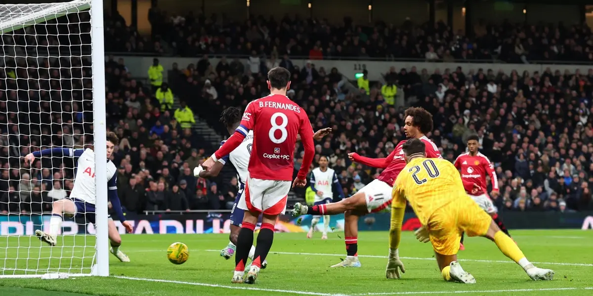 Tottenham's bizarre goal conceded to Manchester United in the EFL Cup